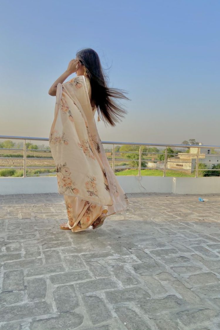 50+ Best Hidden Face DP for Girls [2025]